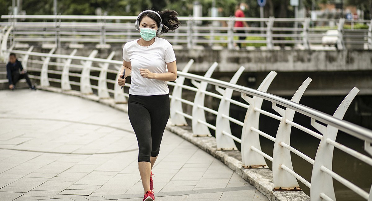 Running With a Mask Is Hard, But Can It Improve My Performance ...